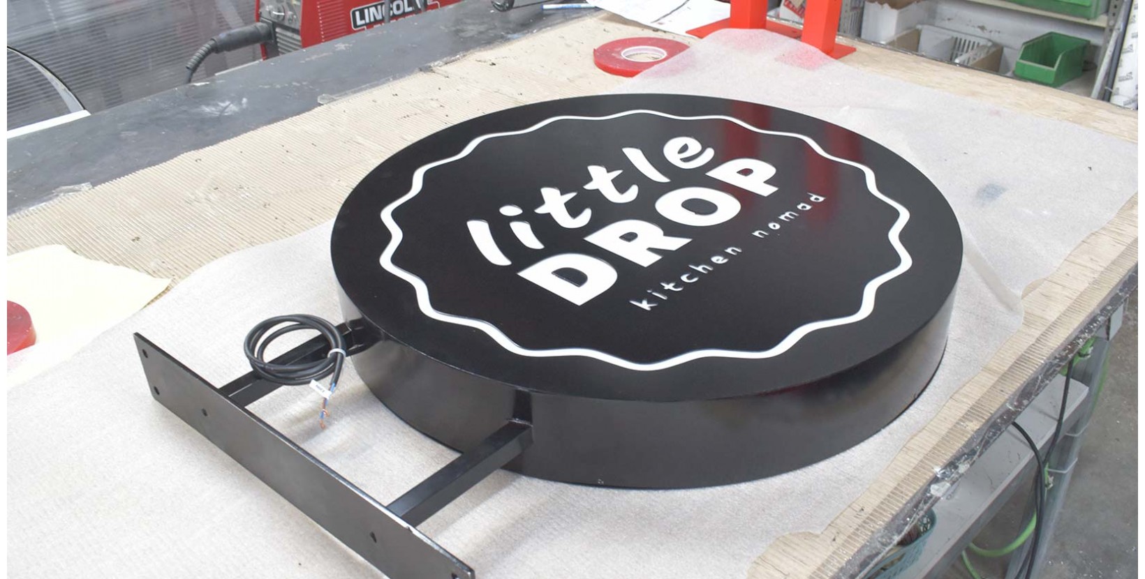 Caisson lumineux rond en dibond | Entièrement personnalisé